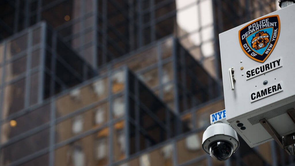 « Surveillance city » : 15 000 caméras permettent à la police de New ...